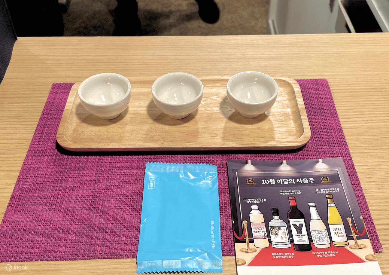 Tour a piedi del villaggio di Bukchon e degustazione di liquori ...